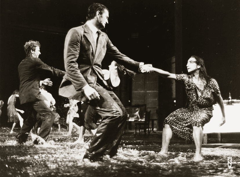 Dominique Mercy und Josephine Ann Endicott in „Arien“ von Pina Bausch ...