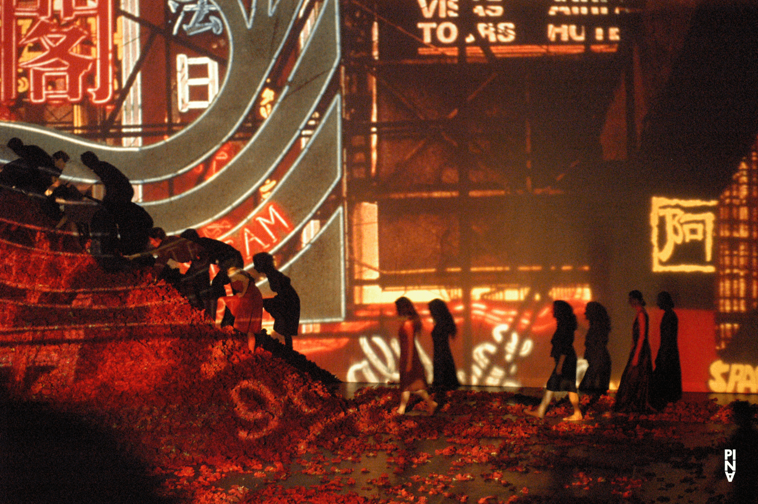 Dominique Mercy in “Der Fensterputzer (The Window Washer)” by Pina Bausch
