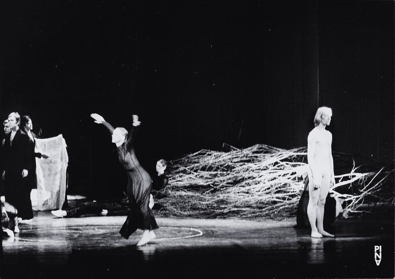 Dominique Mercy in “Orpheus und Eurydike” by Pina Bausch | Pina Bausch ...